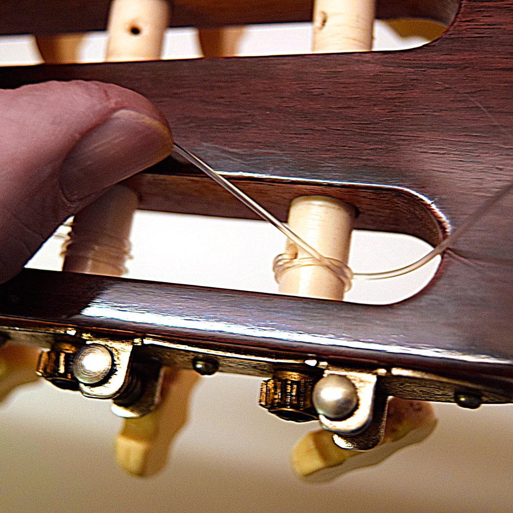 GITARRENSAITEN AUFZIEHEN Der ultimative Guide zum Gitarrensaiten wechseln